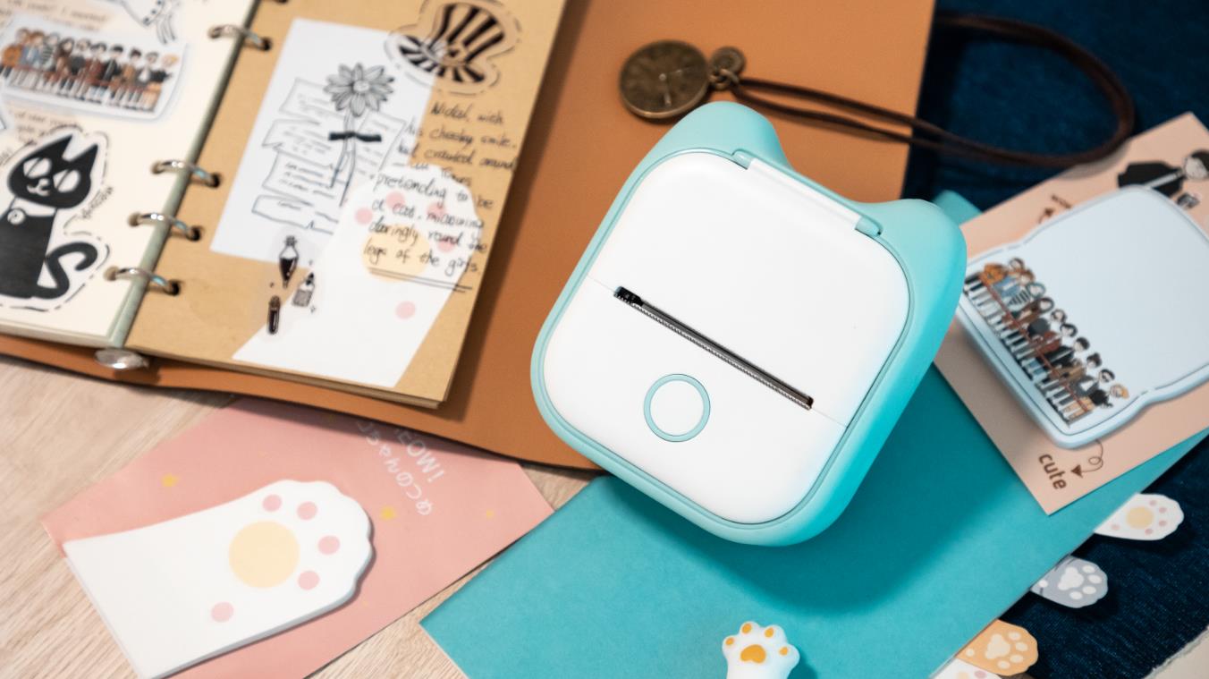 Inkless Sticker Printer: Phomemo T02 Set Up and Review